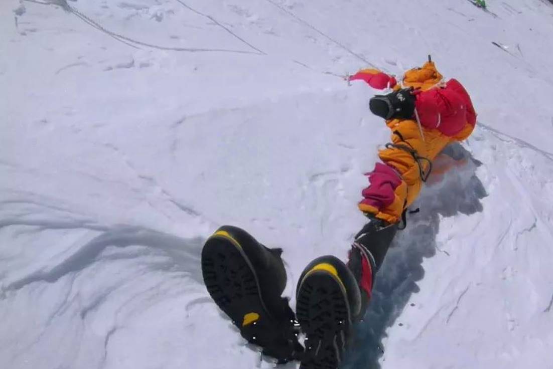 珠峰著名的3具遺體：綠靴子、睡美人、休息者，20多年無人敢安葬 – 每天好日子